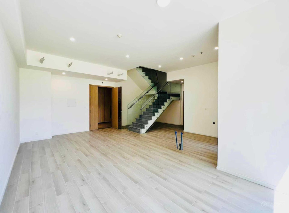 Duplex Masteri 4PN 195m2 view trực diện hồ bơi Resort trần cao 8m cực hiếm. Giá 15 tỷ nhận nhà ngay