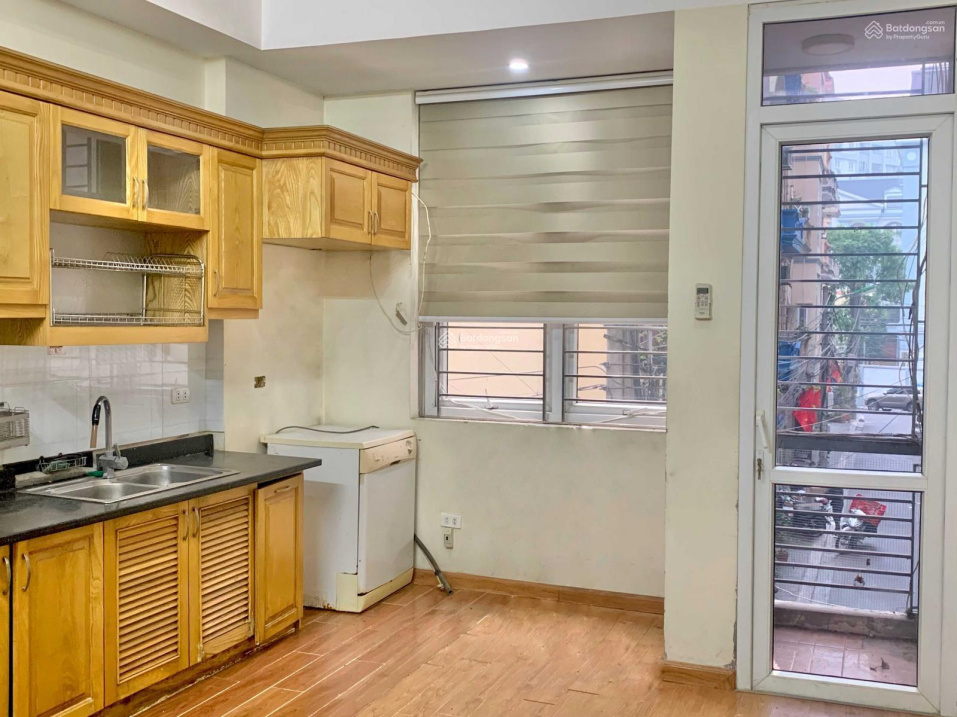 Cho thuê nhà riêng ngõ 165 Dương Quảng Hàm - Cầu Giấy. DT 50m2*5T*MT 4m. Giá 14tr/th