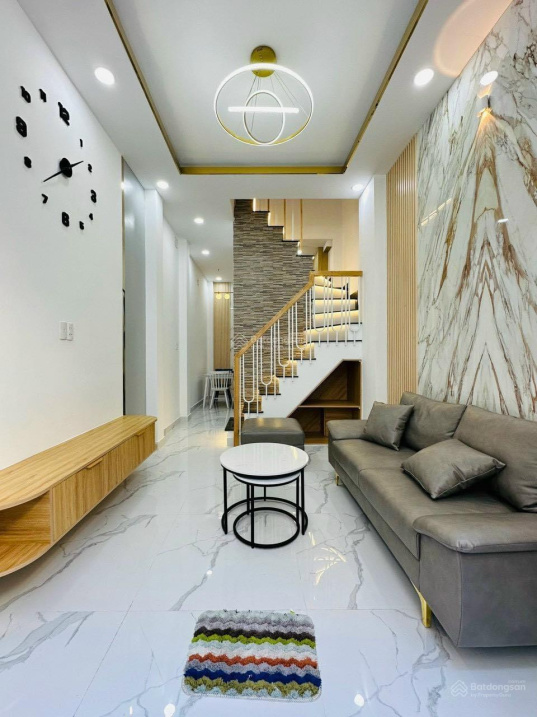 Vợ chồng tôi về quê cần bán nhà đường Võ Văn Tần, Q3 - 56m2 (4x14)m. HXH 5m. SHR