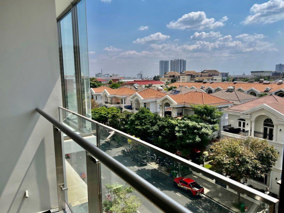 Một căn giá ngộp M8 Midtown 2PN 81m2 view Đông Nam giá 6tỷ2 all in. 0903 626 *** Lâm GH