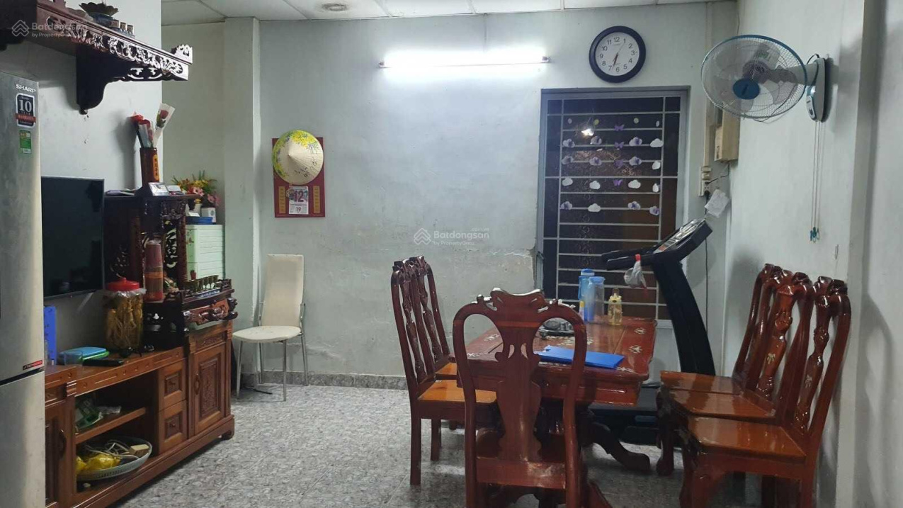 Ngay ĐH SPKT HCM bán gấp nhà 2 tầng HXH 63M2