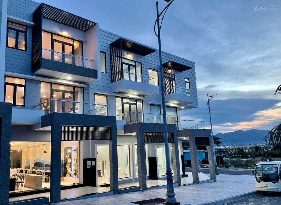 Chính chủ cần bán lô góc ngã tư 5c. 05.22 phân khu Para Grus dự án KN Paradise LH 0974 383