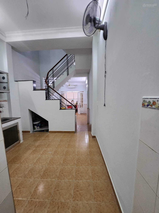 Nhà đúc 3 tầng sàn 105m2 B60/60 đường Nguyễn Thần Hiến, P18 Q4 chốt 3tỷ 150 giá tốt