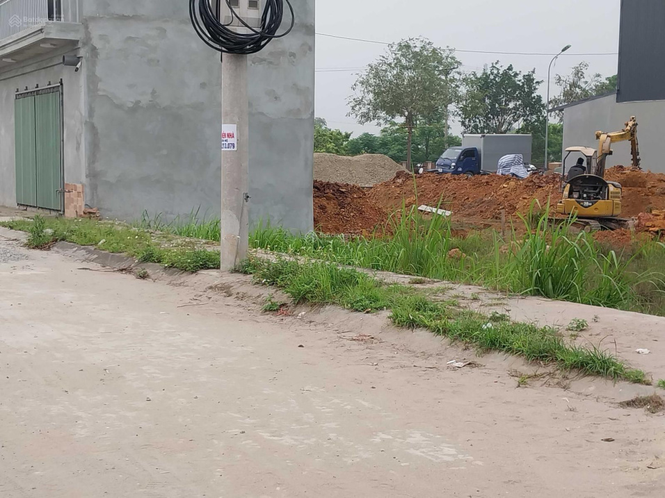 Bán nhanh 96m2 đấu giá Man Rộm Phụng Thượng cạnh QL32, dân cư đông đúc