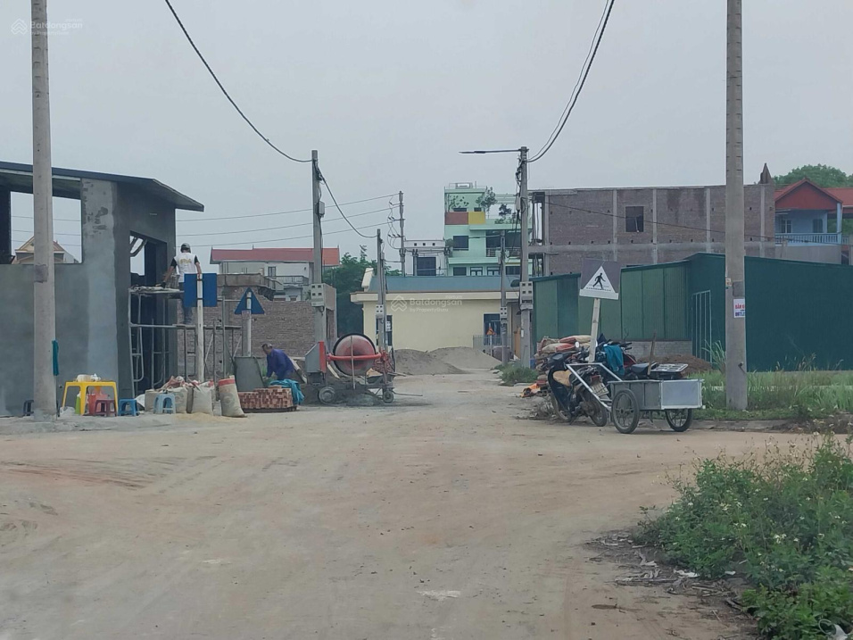 Bán nhanh 96m2 đấu giá Man Rộm Phụng Thượng cạnh QL32, dân cư đông đúc