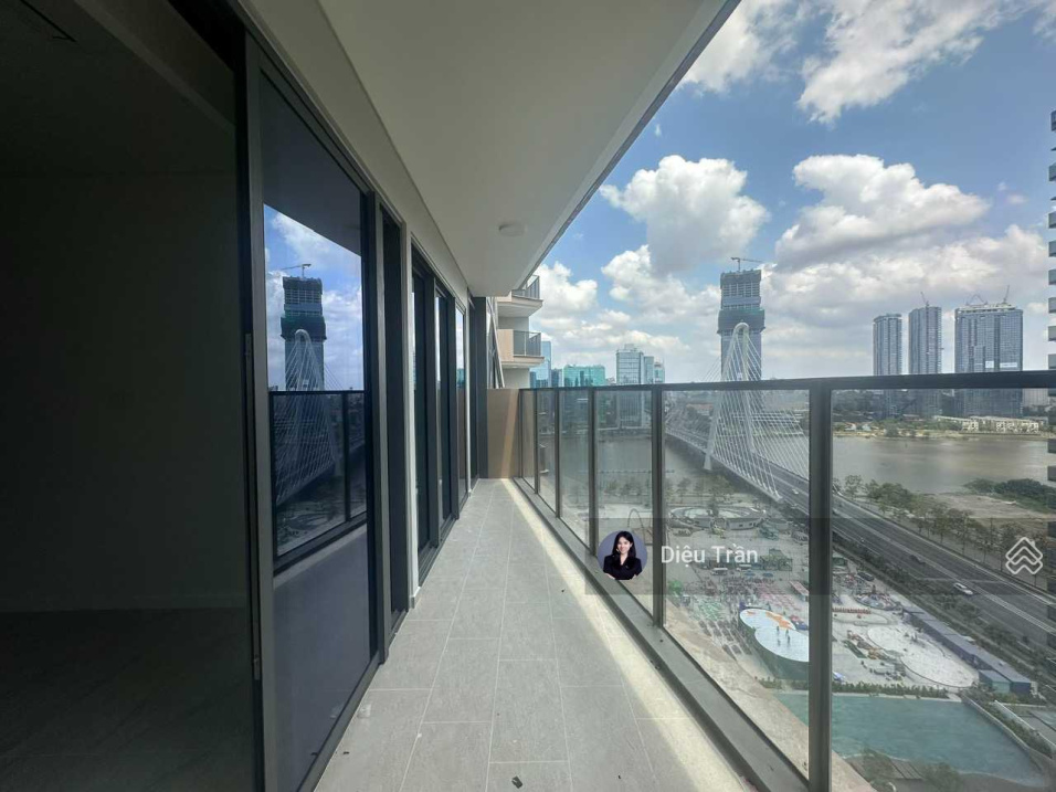 Bán 2PN Opera - 81m2 view Hồ bơi tầng cao giá 17.9 tỷ