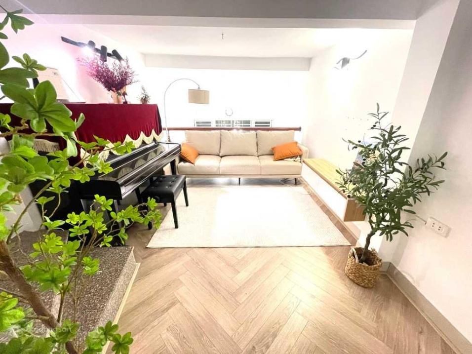 Bán đất tặng nhà Kim Mã, DT 32m2, MT 4m, 3T, giá nhỉnh 3 tỷ (Hàng hiếm)