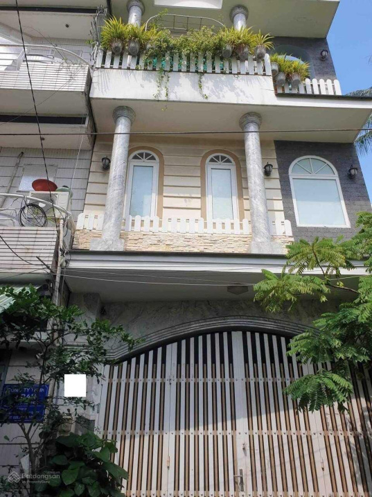 Bán nhà hẻm nhựa 243 đường Tô Hiến Thành, P. 13, Q. 10 DT: 6,5mx16m 3 tầng