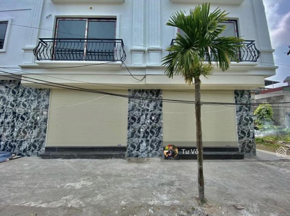 Bán nhà ngã tư Nhổn, 400m ra QL 32 đường thông, ô tô qua nhà , cách 1 nhà ra đường ô tô thoải mái