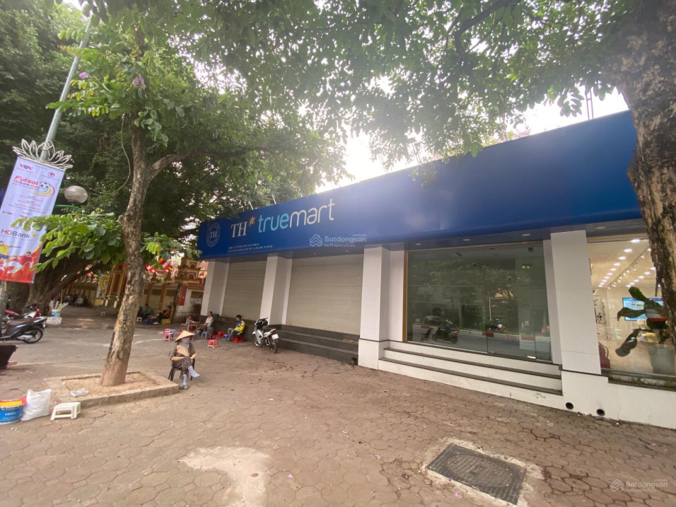 Cho thuê nhà mặt phố Nguyễn Khánh Toàn 150m2x 2t MT 10m Giá 70tr. Thông sàn, đoạn đẹp nhận nhà luôn