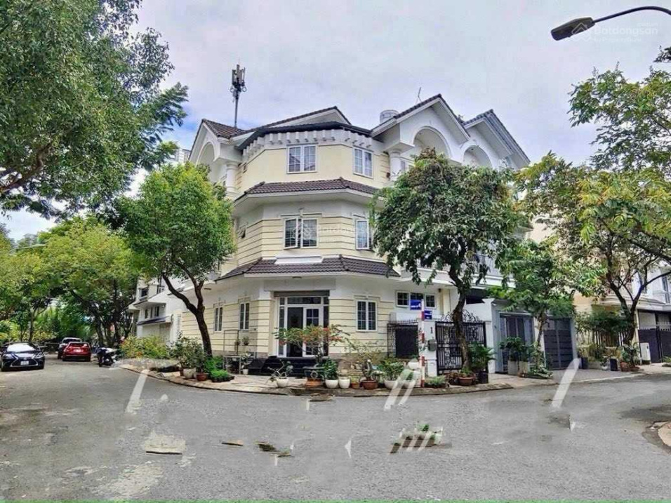 Bán biệt thự góc 2MT KDC Sadeco Ven Sông P. Tân Phong, Q7, 9x18m, hầm 3 tầng, giá 28.5ty TL