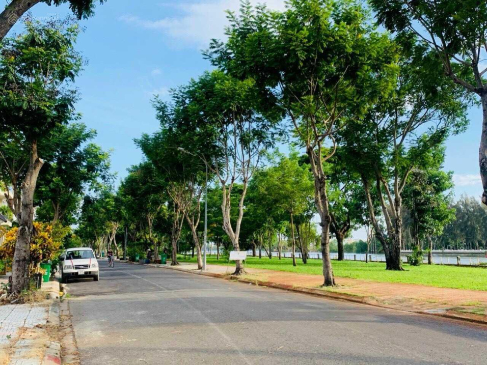 Siêu phẩm căn góc 2MT view công viên Sadeco Q7, DT 9x18m, hầm 3 tầng, giá 28.5tỷ có HĐT - 75tr/th