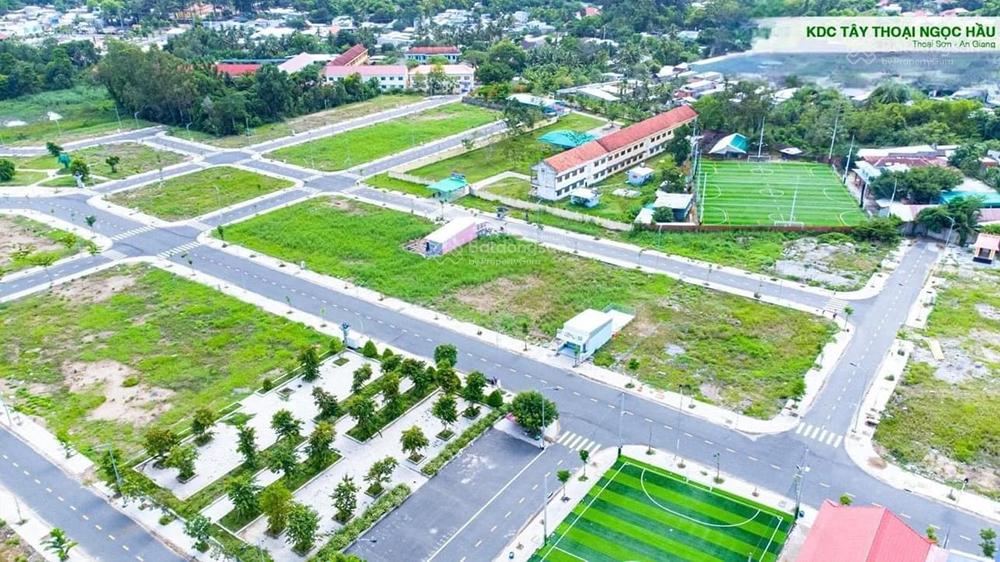 Bán nền 106m2 trục lộ trường THPT Nguyễn Văn Thoại