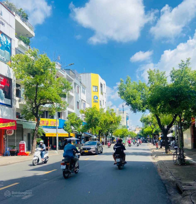 Bán nhà MT Hoàng Hoa Thám, P6, Bình Thạnh; Đoạn rất đẹp, 3.2x18m, T - 3L; giá 11.7 tỷ