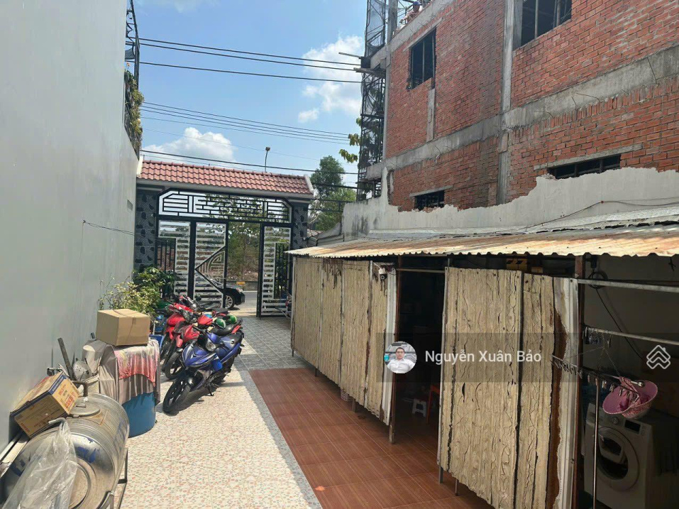 Chủ cần bán gấp nhà 92m2 mặt tiền đường Nguyễn Hữu Trí - Tân Túc giá 5,2 tỷ. LH 0909 805