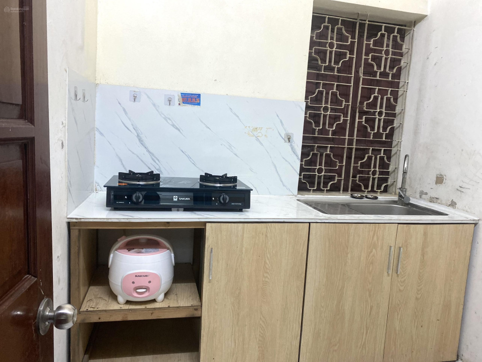 Cho thuê nhà số 4, khu tập thể quân đội 130, ngõ 72 ngách 72/1 Nguyễn Trãi. Gần chợ Ngã Tư Sở