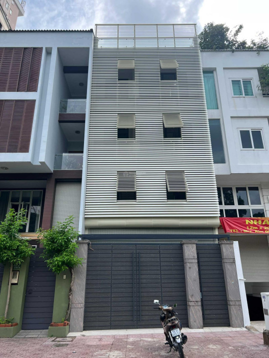 Cho thuê tòa nhà mới xây đường 2C Trường Sa P19 Q Bình Thạnh