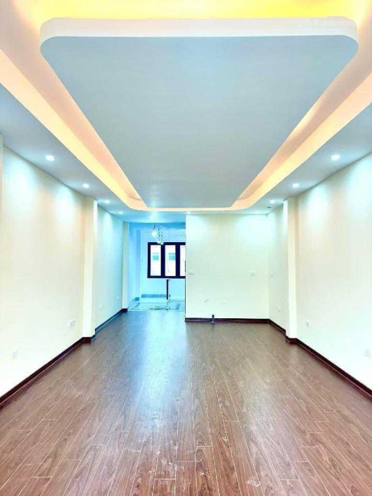 Toà building Chùa Láng 65m2 x 7 tầng, gara ô tô, thang máy 17,9 tỷ