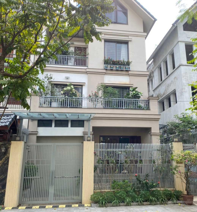 Bán biệt thự KĐT Trung Hòa Nhân Chính, Cầu Giấy 160m2, MT 10m, gồm có 4T 1 hầm giá hơn 5x tỷ