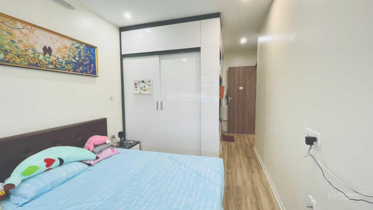 Bán căn 2 phòng ngủ 76m2 tầng trung, ban công ĐN, sổ đỏ lâu dài tại GoldSeason 47 Nguyễn Tuân