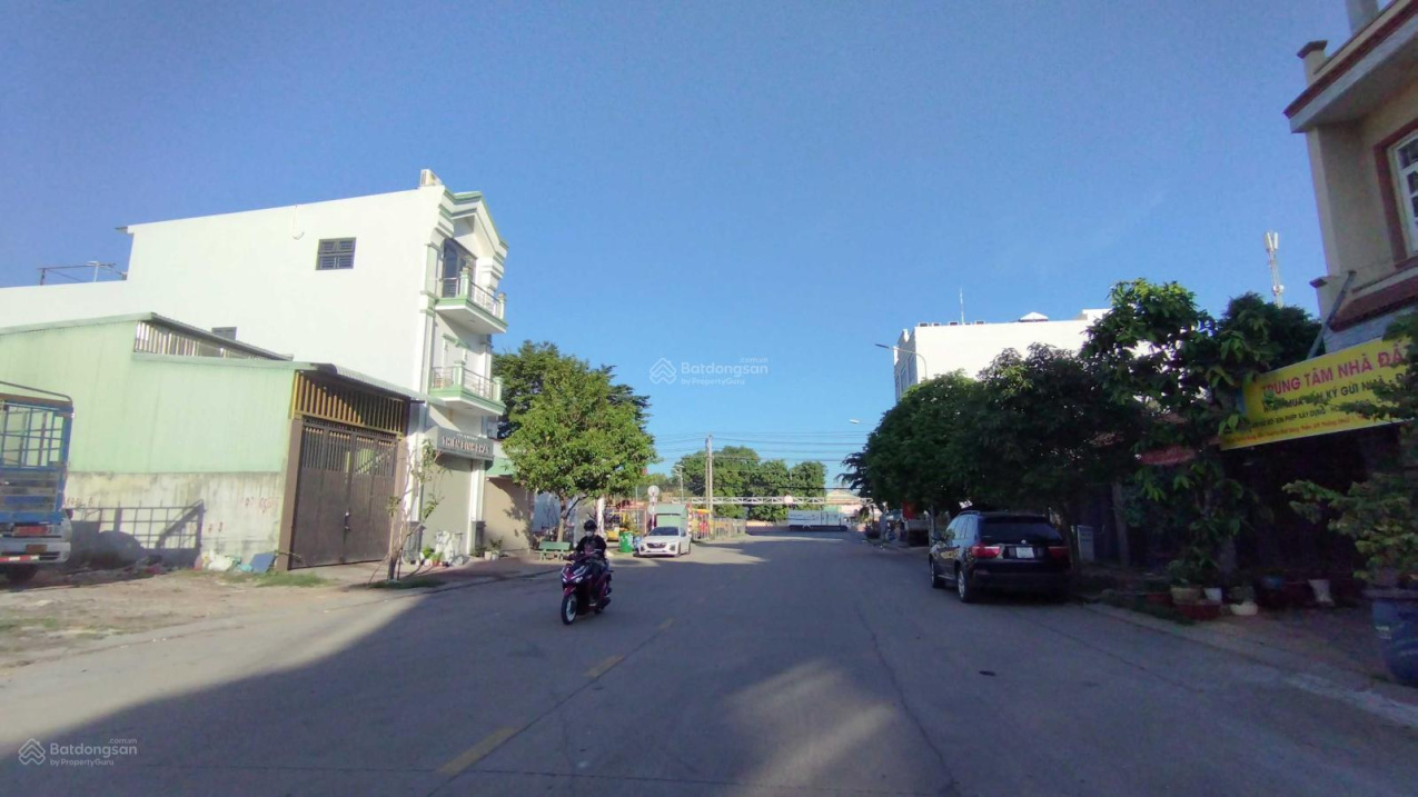 Đất mặt tiền đường D3 cạnh Vincom ngã tư 550