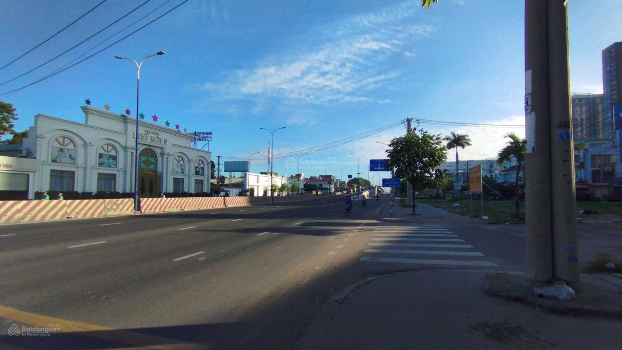 Đất mặt tiền đường D3 cạnh Vincom ngã tư 550