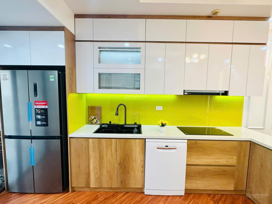 Chính chủ cần bán căn hộ tại 17T5 diện tích 119m2, 3PN-2WC, Cửa TB - ban công ĐN, Full tân cổ điển