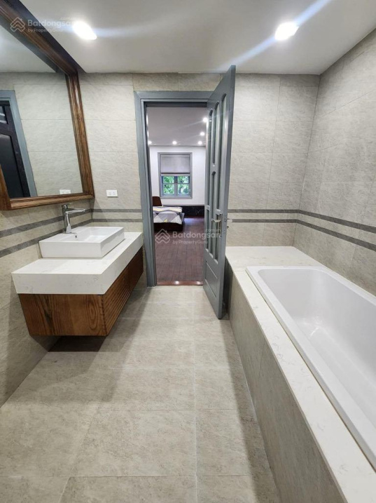 Bán nhà KDC Sadeco Phước Kiển Đg số 18. DT: 5x19m. Kết cấu 3,5 lầu. Sổ hồng. Giá: 12,7 tỷ