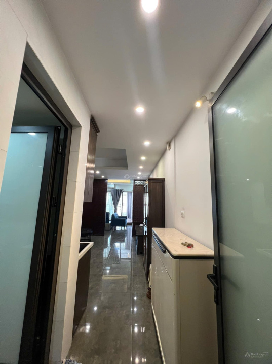 Hiếm CC A6 Giảng Võ gần 70m2 2 ngủ - trung tâm Ba Đình sát hồ Giảng Võ thang máy xịn NT đẹp ở ngay