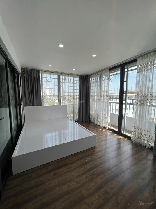 Hiếm CC A6 Giảng Võ gần 70m2 2 ngủ - trung tâm Ba Đình sát hồ Giảng Võ thang máy xịn NT đẹp ở ngay