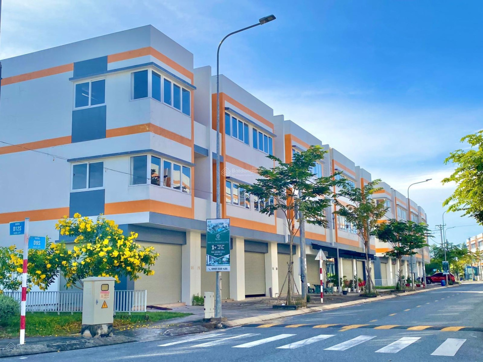 Hàng ngộp, giảm 600 tr, bán căn shophouse 3 tầng 2 MT tại Oasis City, giá chỉ 2.6 tỷ. LH 0901 ...