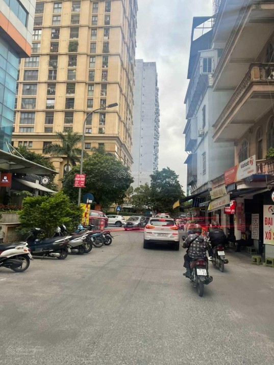 Cho thuê nhà phân lô ngõ 34 Hoàng Cầu 64m2 x 5 tầng giá 18tr/th ô tô tránh, kinh doanh sầm uất