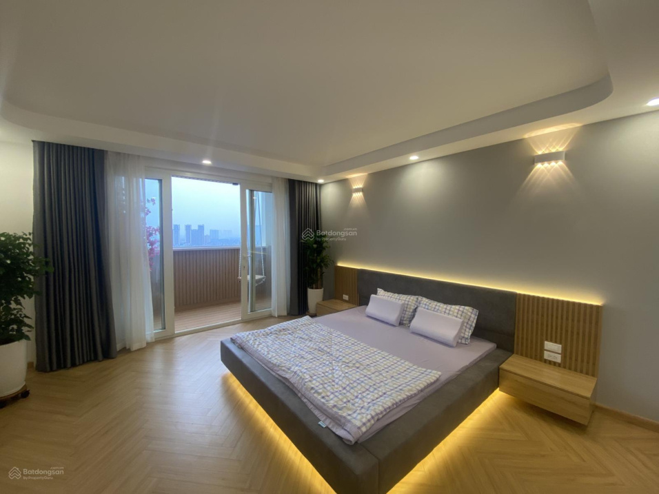 Bán căn hộ 17T2 Hoàng Đạo Thúy 152 m2, 3 PN, 3 WC, nội thất đẹp, H Đông Nam, giá 55,5 triệu/m2