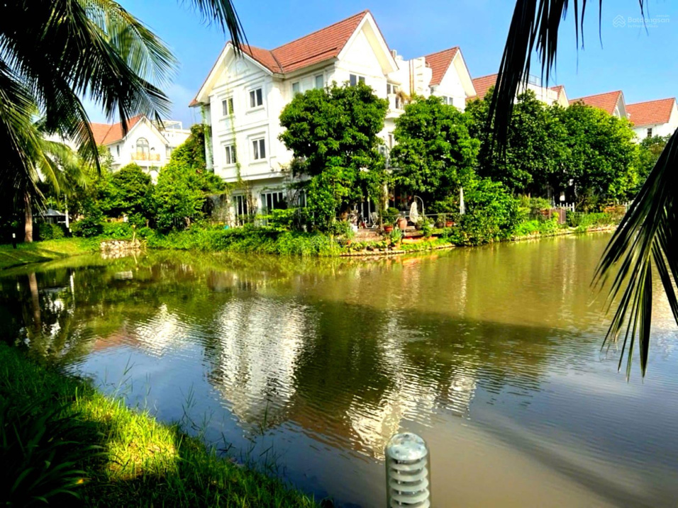 Biệt thự Anh Đào 08 - Vinhomes Reverside - Long Biên DT 258 m2 x 4 tầng MT 11m giá 99 tỷ