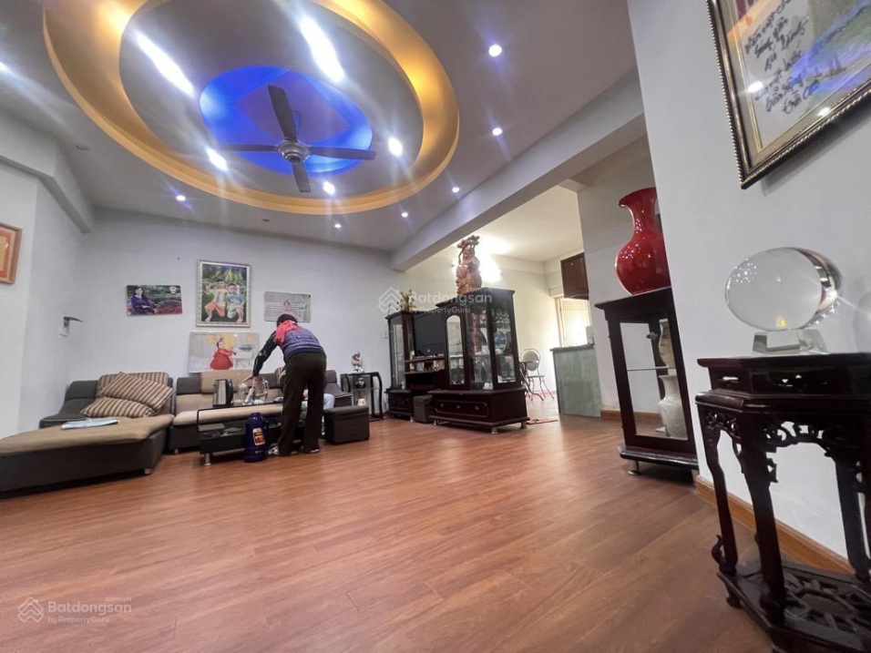 Bán cc lô góc 3 ngủ tòa K2 Việt Hưng 96m2 chỉ 39 triệu/m2 vị trí ngã tư đắc địa full nội thất