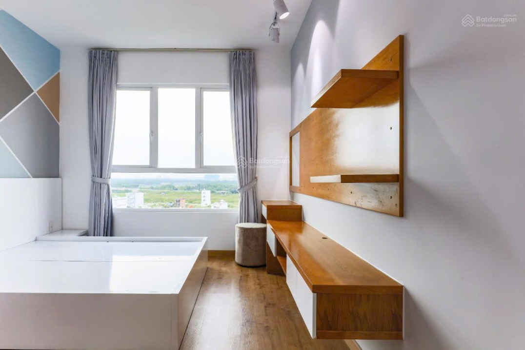 Bán nhanh CH The Krista 3PN2WC 101.8m2 NTCB tầng trung view thoáng giá 5.2tỷ sẵn Sổ công chứng ngay