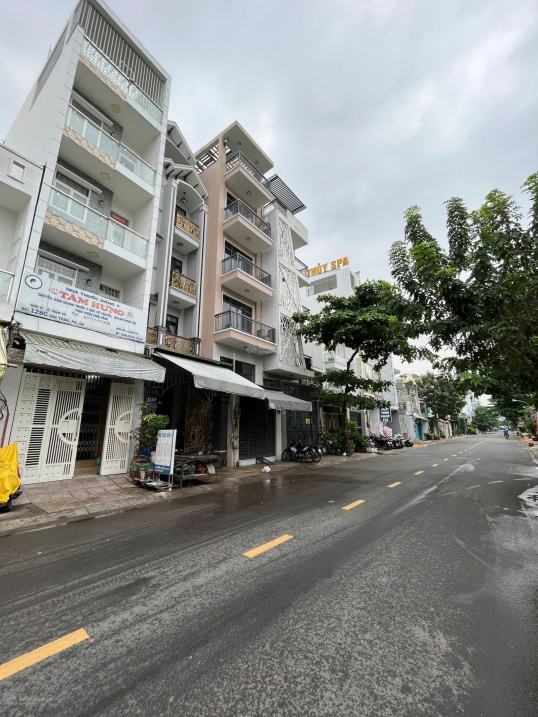 Mặt tiền Văn Thân đoạn đẹp ngay TTTM Satra Mall. DT: 3.8 x 14m. Giá: 9.5 Tỷ