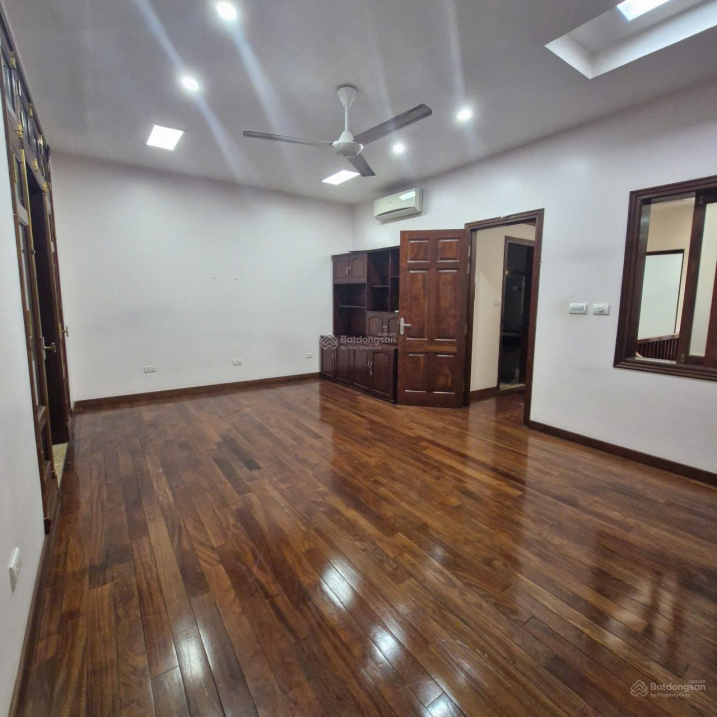 Cho thuê nhà mới tinh Vũ Phạm Hàm, Trung Hoà, Cầu Giấy - 90m x 6T, MT 6m, Thang máy, Thông sàn 35tr