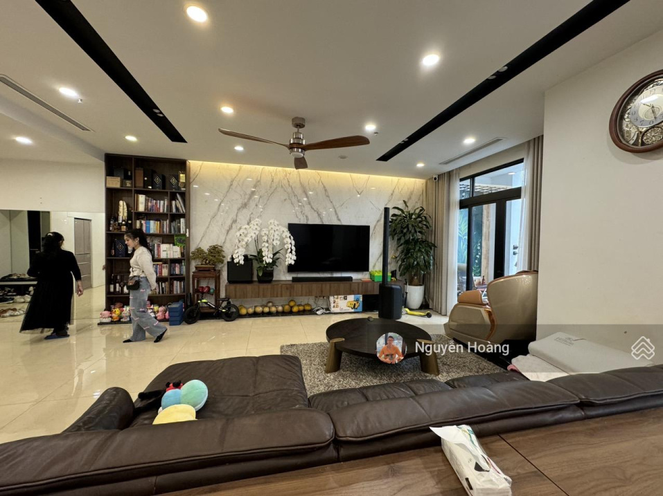 Bán gấp căn hộ 3PN tại Royal City, căn góc, 181m2, 24 tỷ, LH: 0365 691