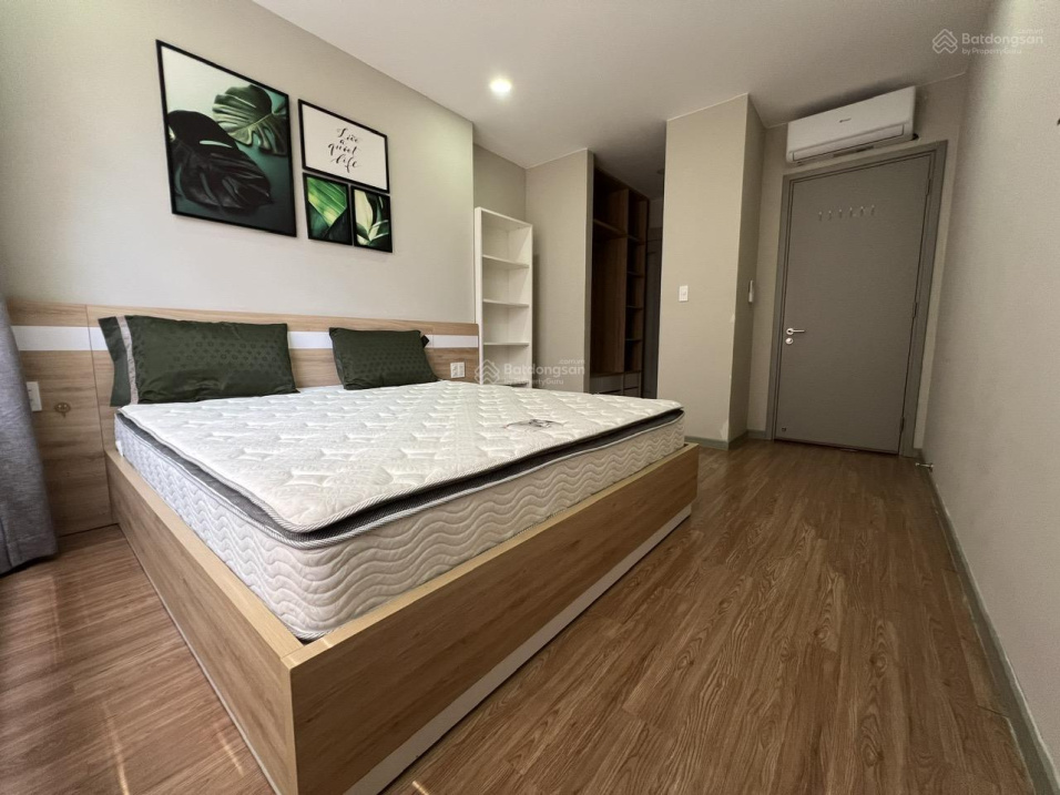 Chủ cần bán căn Oriental Plaza, DT: 106m2, 3PN, 2WC giá 3.9 tỷ. LH: 0943 245 *** Hoàng