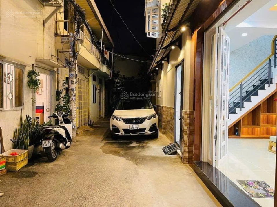 Nhà 2 tầng đường số 19 P8 GV - 41m2 (10.2mx4m) - hẻm xe hơi - cách mặt tiền 1 căn - chỉ 5.25 tỷ