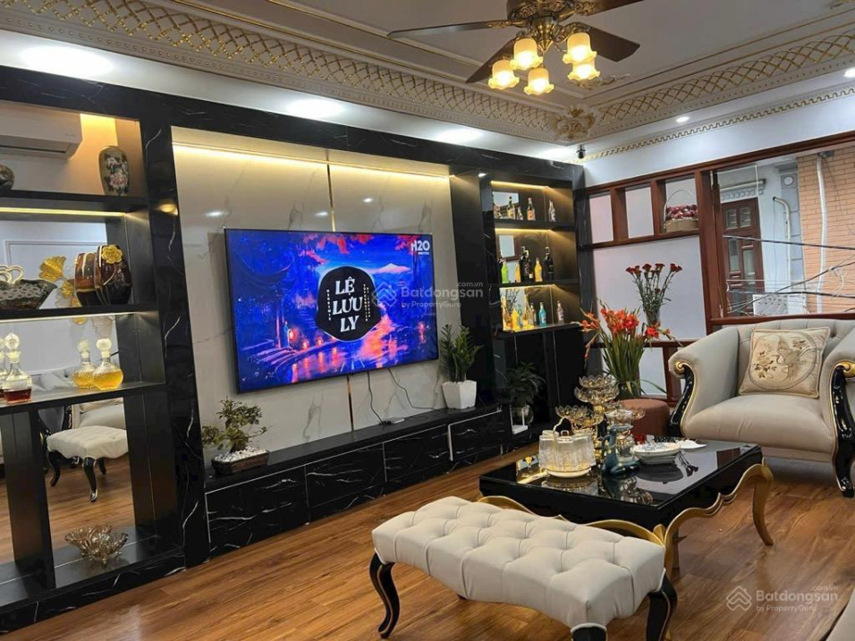 Bán nhà 8,6tỷ khu chia lô quân đội, đưòng Vũ Xuân Thiều, Sài Đồng, DT42m2x5t MT3,7m oto7chỗ vào nhà