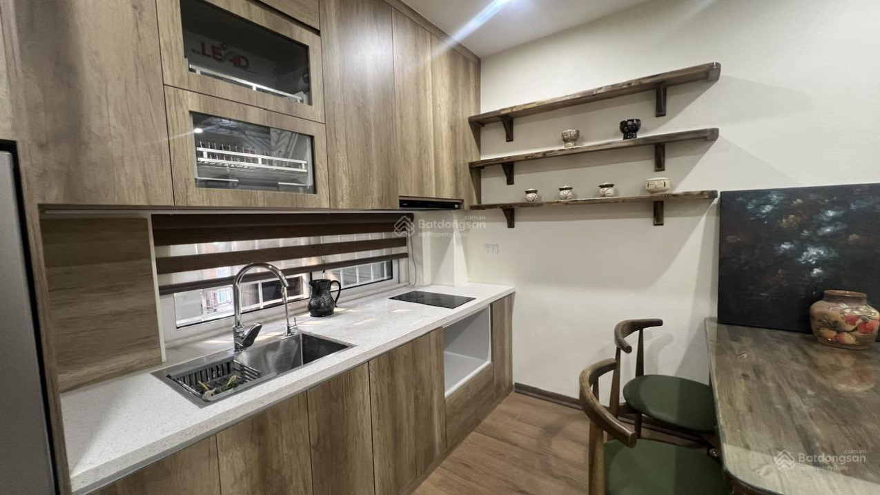 Bán căn hộ tập thể T4 DT 70m căn góc 2P. Ngủ, TK đẹp nội thất đầy đủ, xách vali ở phố Đoàn Thị Điểm