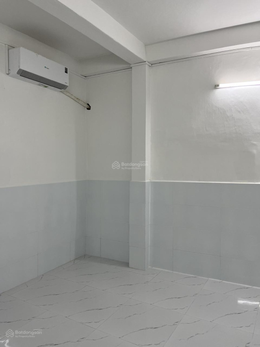 Cho thuê nhà Trường Sa, P. 17, 4x15m, 1 lầu, 2 phòng ngủ, 2 WC, 10tr