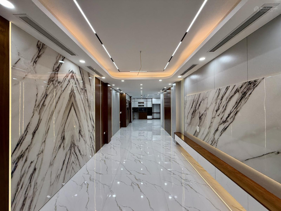 Bán nhà KPL phố Tân Mai, hồ Đền Lừ. 75m2 xây mới 7 tầng. Nhà 2 mặt thoáng. 3 ôtô đỗ cửa. Kinh doanh