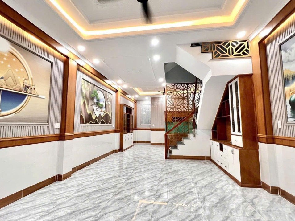 CHO THUÊ NHÀ NGUYÊN CĂN 3 TẦNG MỚI ĐẸP NGAY CC BCON BEE