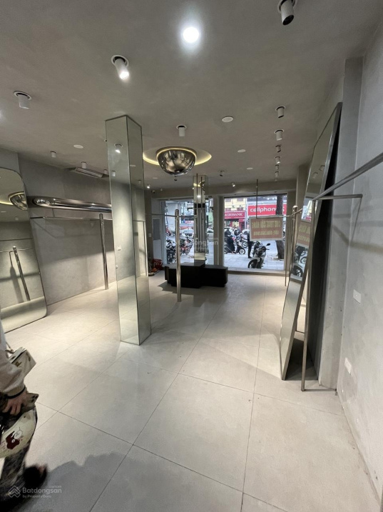 Cho thuê cửa hàng kinh doanh Phố Nguyễn Tuân- DT 50m x 3 Tầng- Vị trí đẹp nhận diện thương hiệu tốt