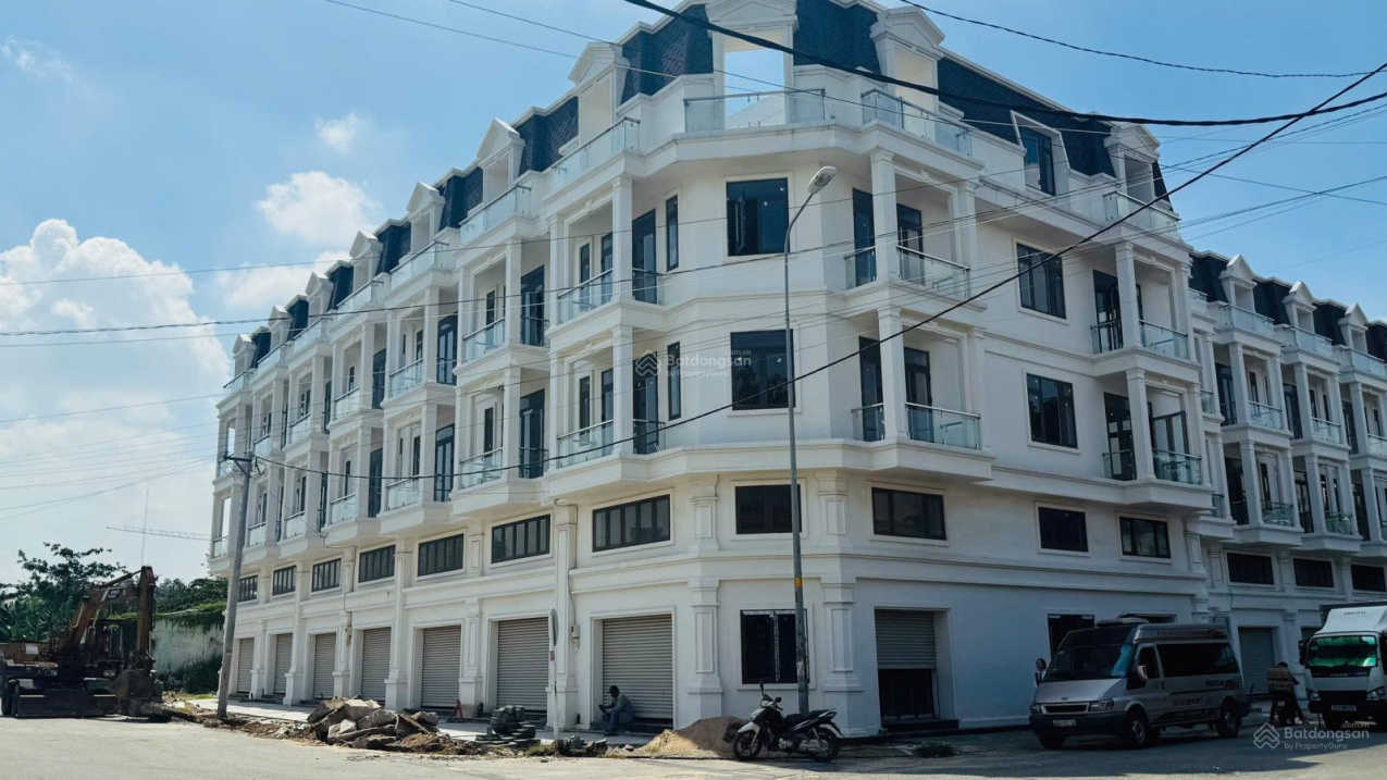 Bán nhà phố trực diện chợ An Sương, Sổ lâu dài, DT 5x20 - 5 tầng, DTST ...