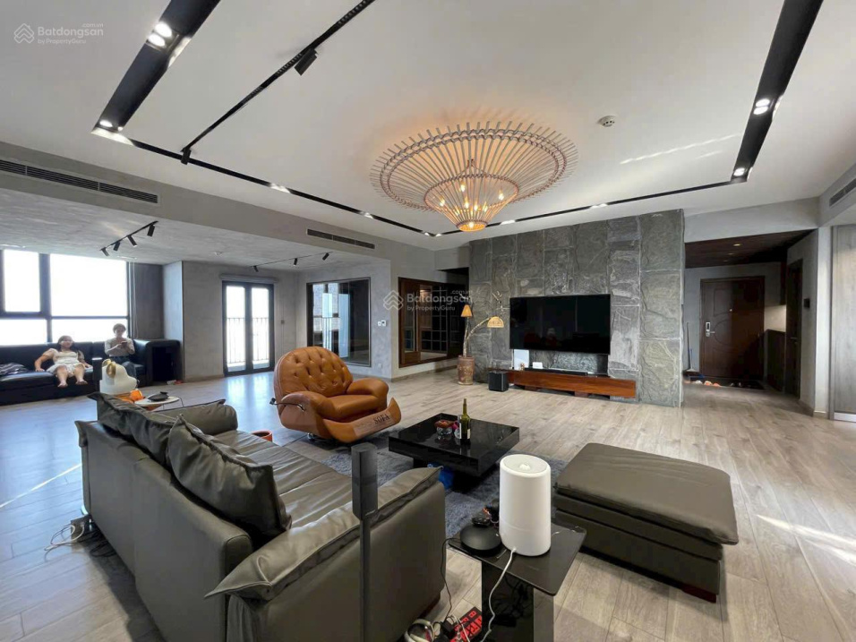 Vợ chồng em bán CH hoa hậu đẹp nhất tòa MHDI - 60 HQV - 3PN - 117m2. Căn góc full NT. Giá 9,3 tỷ