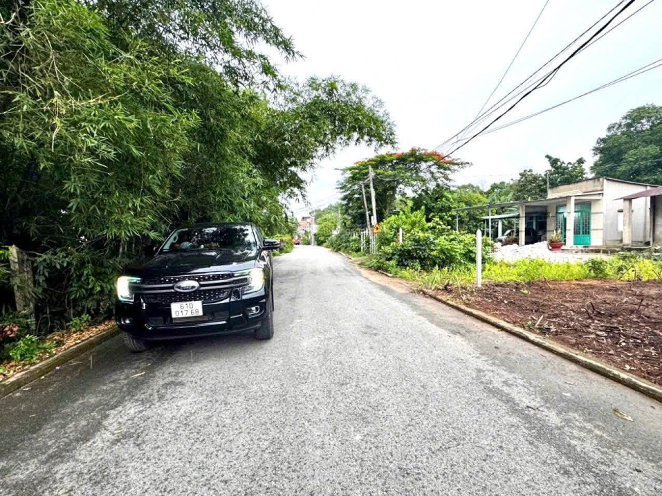 Bán lô đất mặt tiền DX 107 P. Hiệp An nằm sát đường Bùi Ngọc Thu. Đường nhựa 6m thông dân cư đông